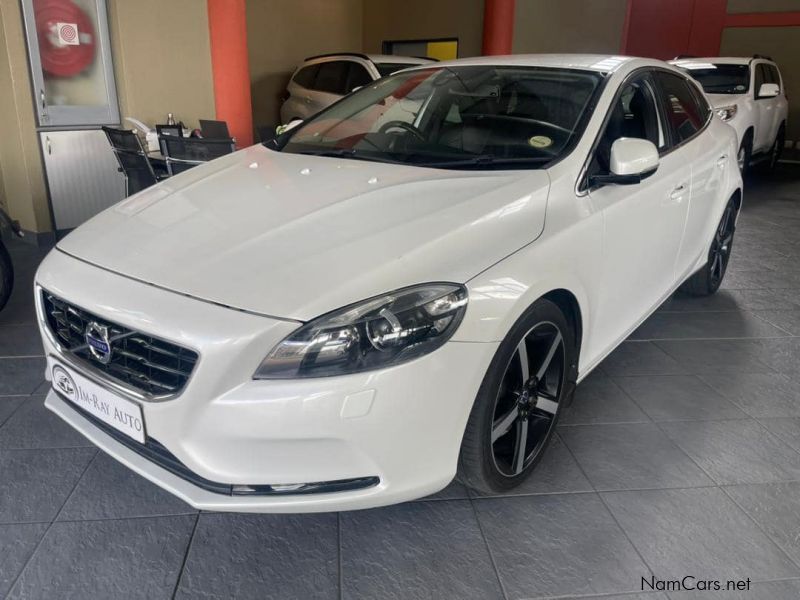 Used Volvo V40 T4 Excel Powershift | 2014 V40 T4 Excel Powershift for sale | Windhoek Volvo V40 ...