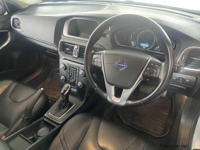 Used Volvo V40 T4 Excel Powershift | 2014 V40 T4 Excel Powershift for sale | Windhoek Volvo V40 ...