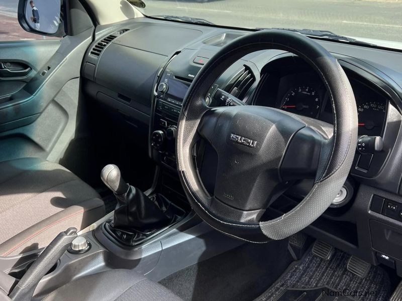 Used Isuzu KB240 Le 2.4 Petrol 4x4 Manual P/U D/C | 2016 KB240 Le 2.4 ...