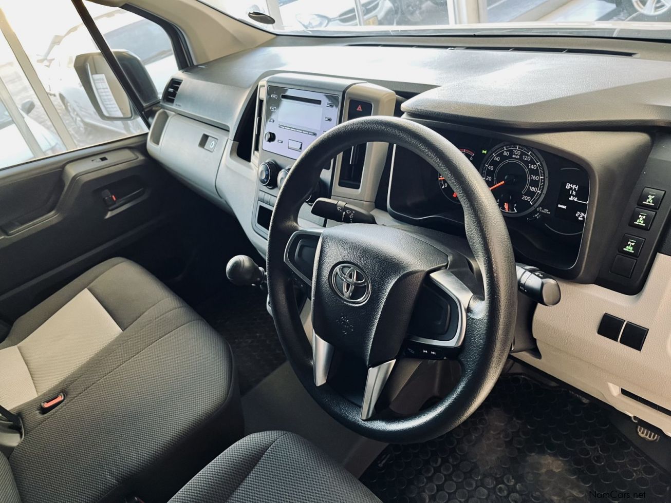 Used Toyota Quantum 2.8 LWB CC 6s 4x4 MT | 2022 Quantum 2.8 LWB CC 6s ...