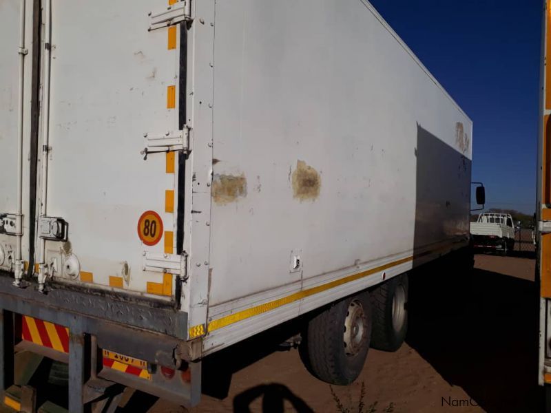 Used Mercedes-Benz Mercedes Benz Axor 2528 6x2 with Isolated Box Body ...