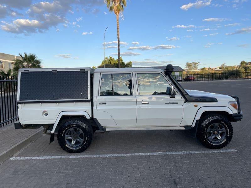 Used Toyota Land Cruiser LX V8 | 2014 Land Cruiser LX V8 for sale ...