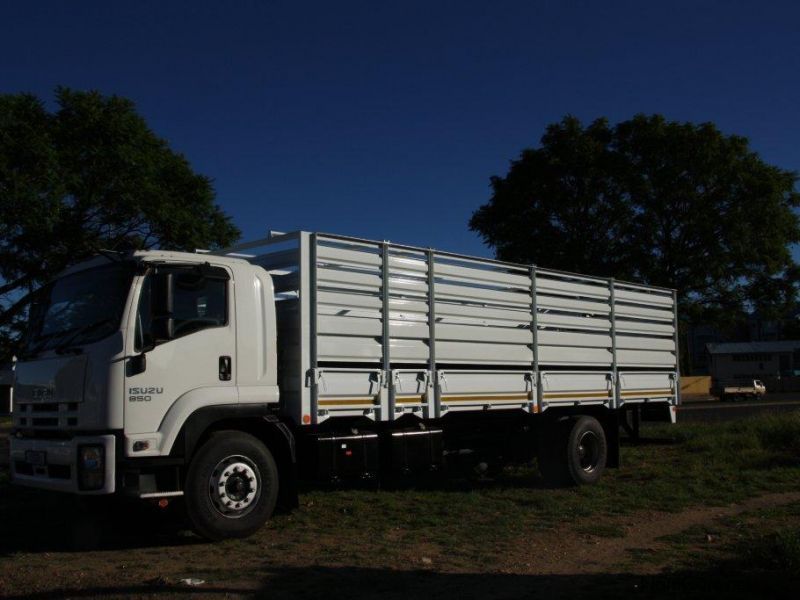 New Isuzu FTR850 LWB Cattle Rails 7.8m | 2015 FTR850 LWB Cattle Rails 7 ...
