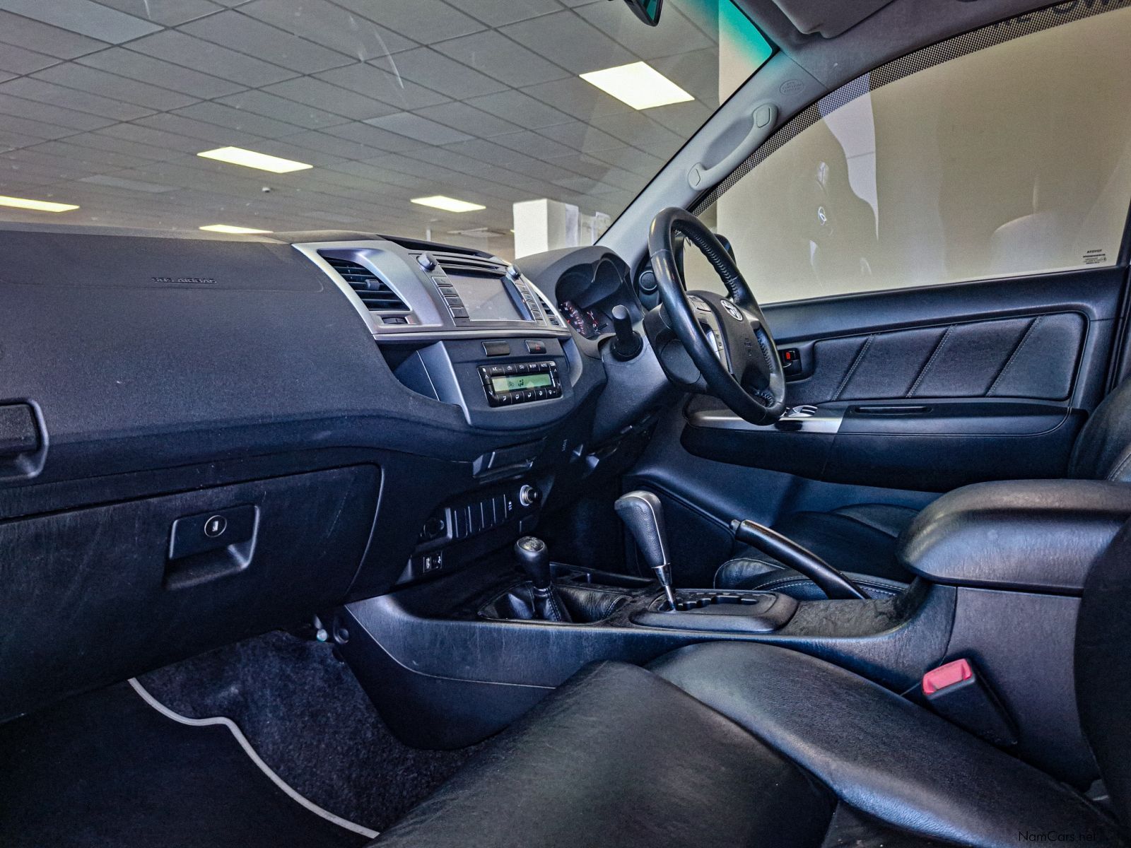 Used Toyota Hilux Legend 45 3.0 D-4D 4x4 AT | 2015 Hilux Legend 45 3.0 ...